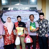 RIAUPAGI.com | UNRI dan BAZNAS Berkolaborasi Salurkan Paket Sembako Jelang Idul Fitri 2023
