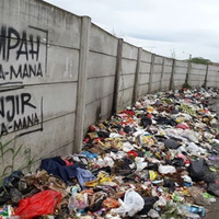 RIAUPAGI.com | Awal Tahun 2024, Pekanbaru Disambut dengan Tumpukan Sampah, 'yang Berserak ...
